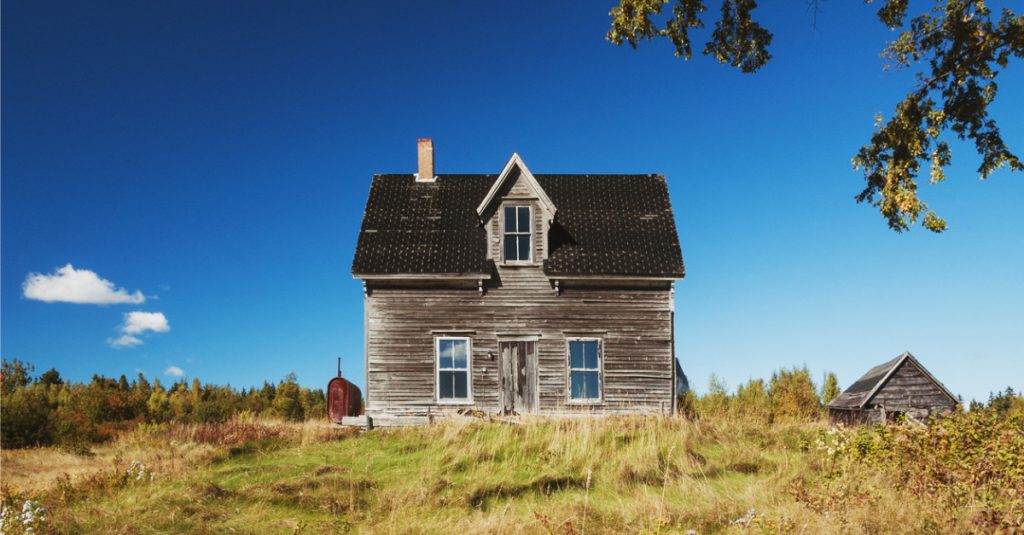 What to Do If Your Neighbors Neglect Their Property — RISMedia