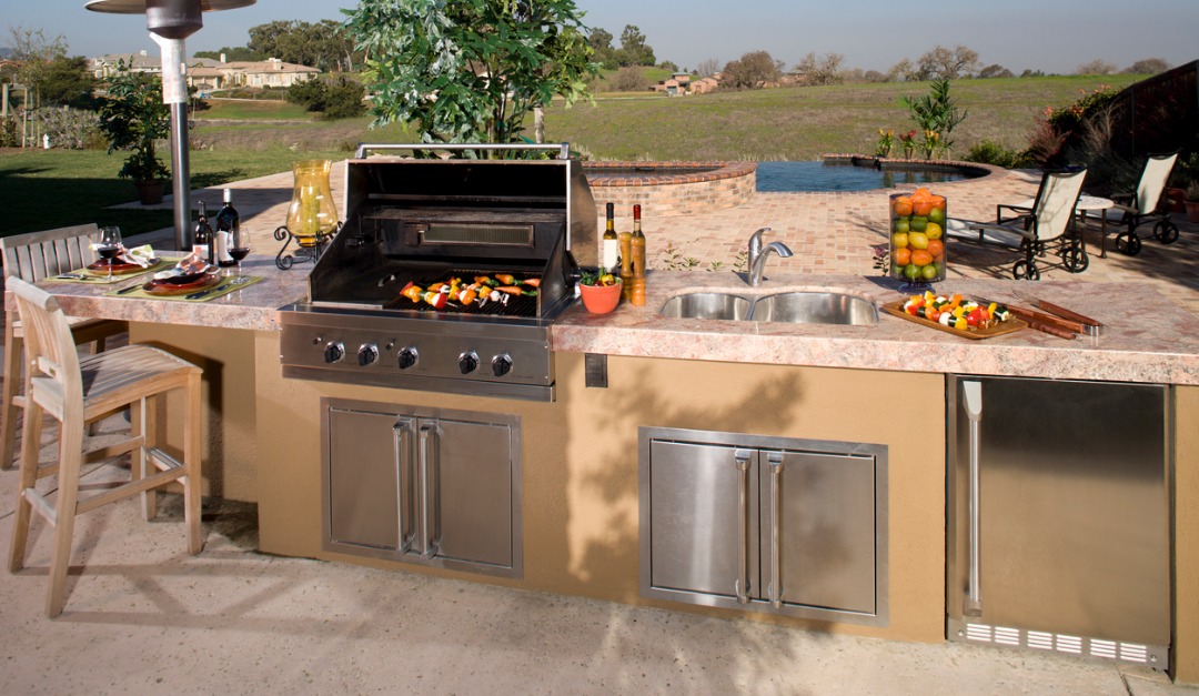 luxurious-backyard-barbecue-picture-id174654557 — RISMedia