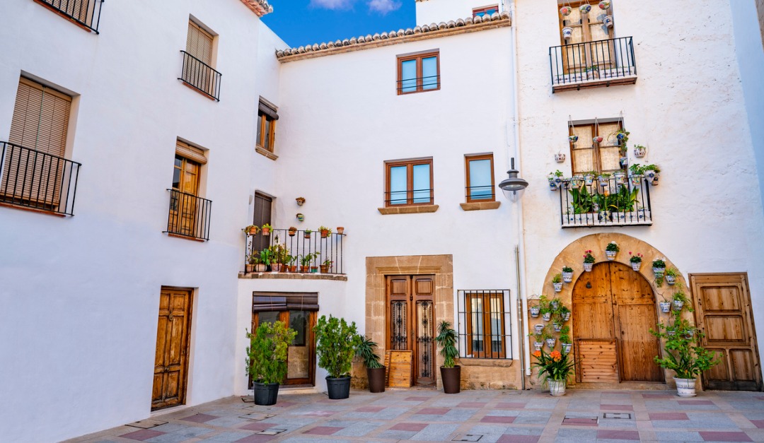 5 Beautiful Features of Spanish Revival Architecture — RISMedia