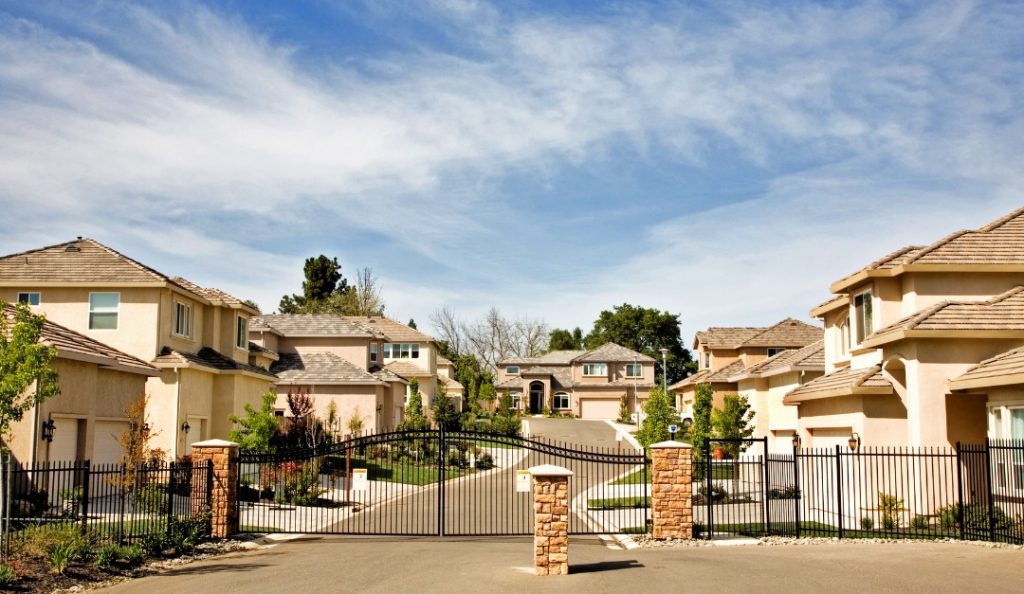 5 Amenities You'll Find in a Luxury Gated Community — RISMedia