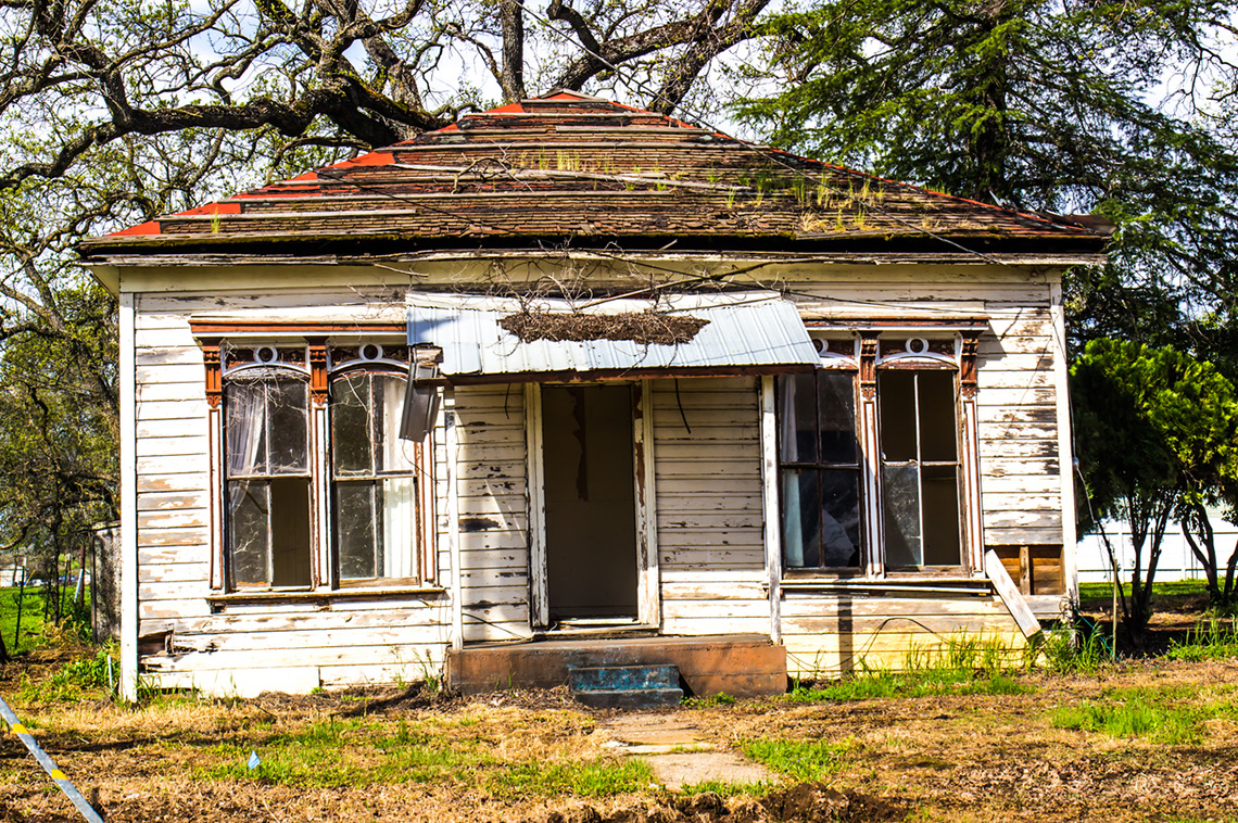 What You Need to Know About a Condemned House — RISMedia