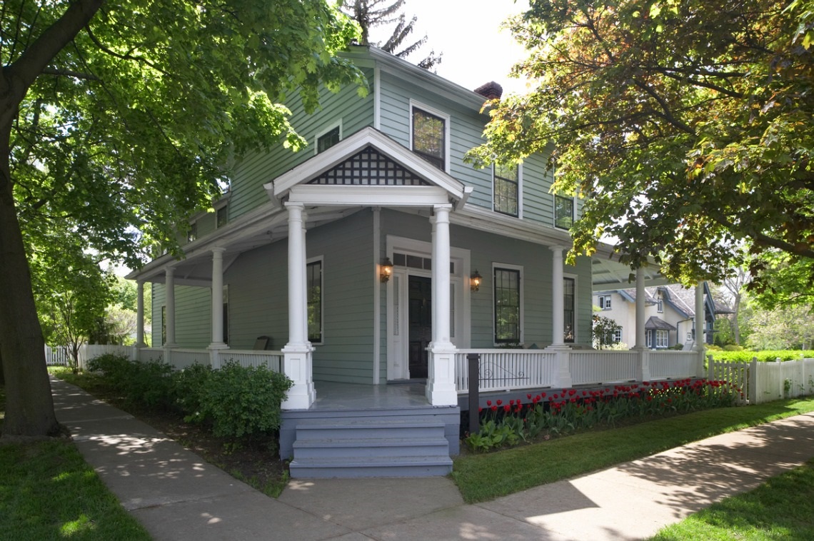 Should a Buyer Consider a House on a Corner Lot? A Look at the Upside ...