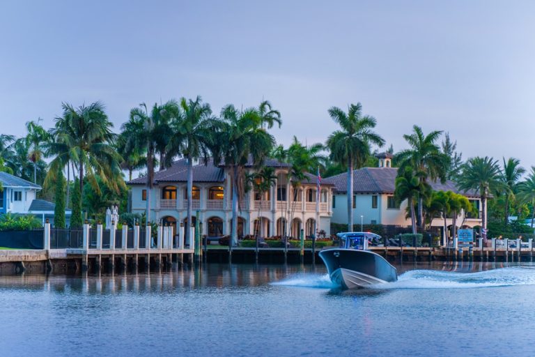 Sunset view over Fort Lauderdale canals with palm trees and yachts ...