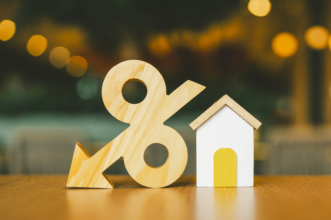 Mortgage Rates Inch Down This Week — RISMedia